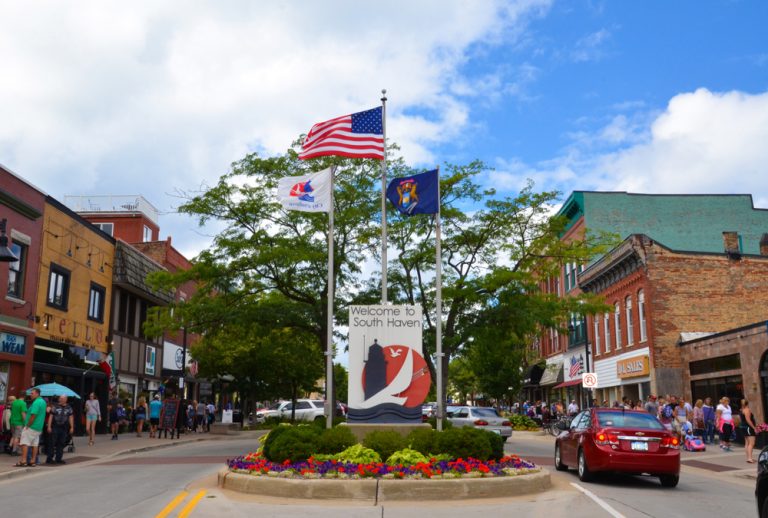 20 Small Towns In Michigan You Must Visit - Midwest Explored