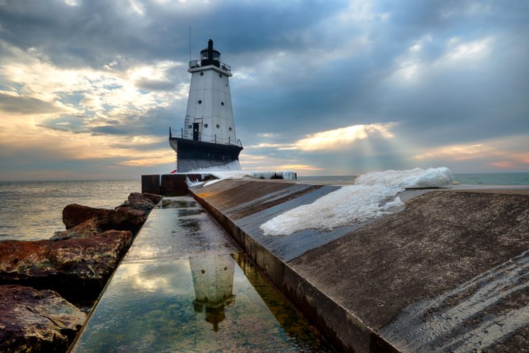 11 Coolest Lighthouses In Michigan - Midwest Explored