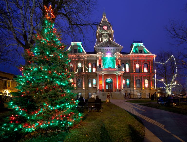 Christmas In Ohio: 15 Festive Holiday Destinations - Midwest Explored